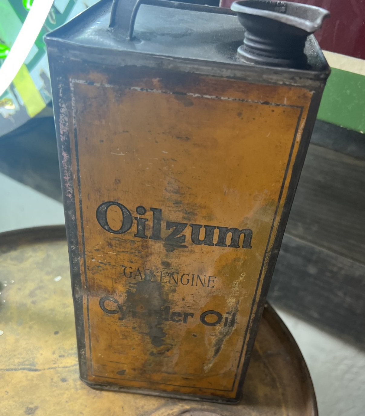 Oil Cans - We Buy Rare and High Value Vintage Antique Oil Cans